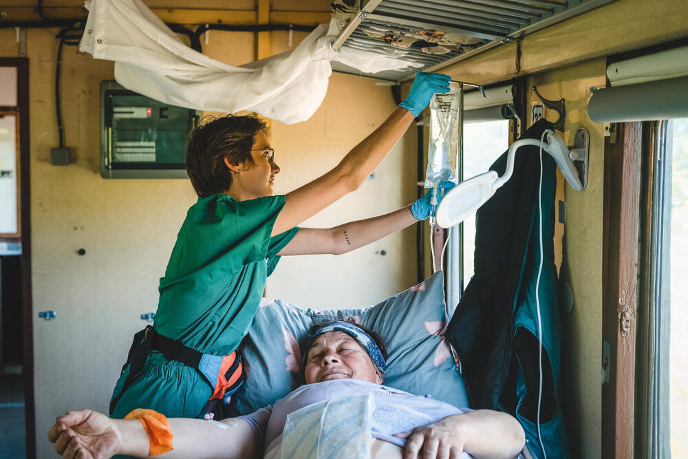 Doctors on Rails: MSF train evacuates its 2,000th patient | MSF Ireland